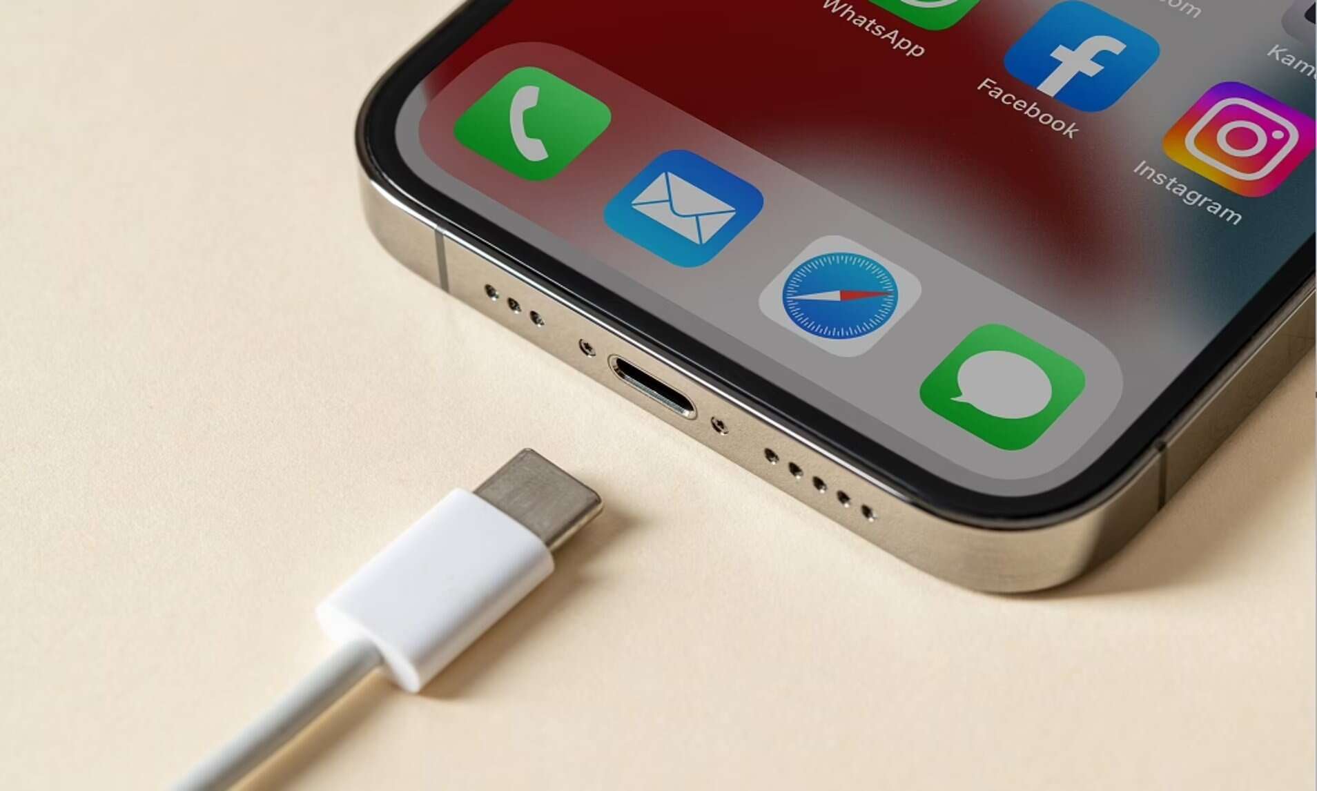 iPhone 15 Breaks Barriers: USB-C Port Expands Accessory Compatibility!
