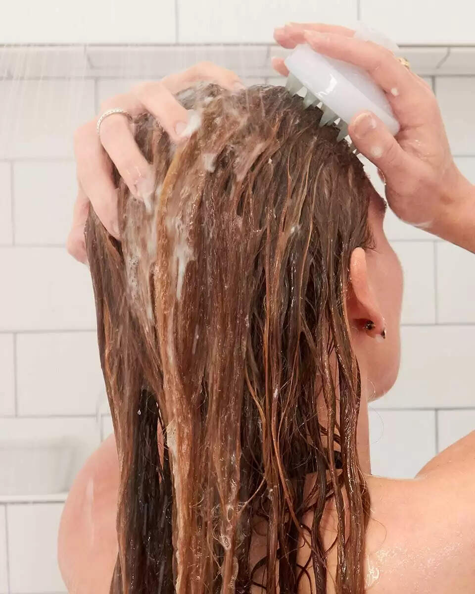 Gentle and Chemical-Free: How to Wash Your Hair Naturally Without Shampoo